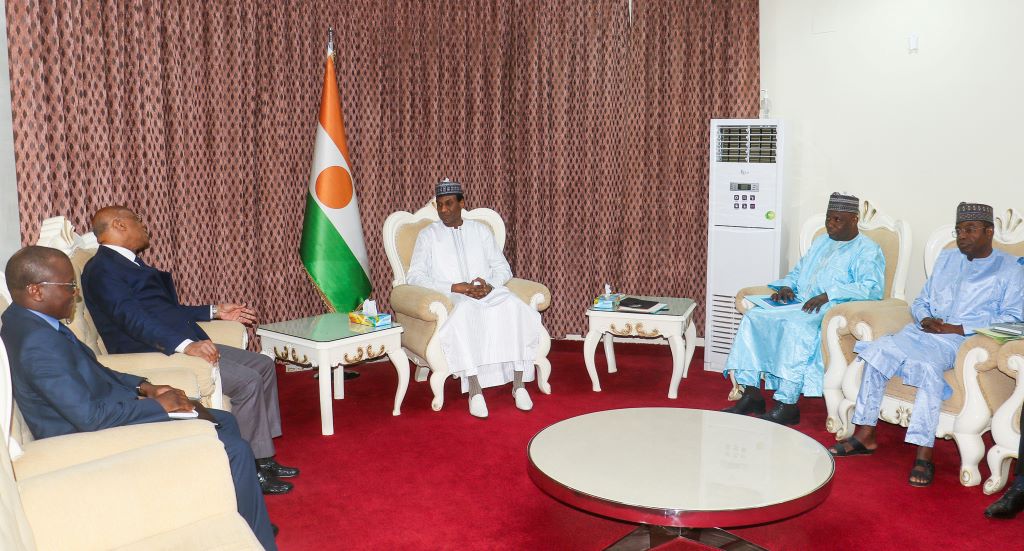 Audience du Gouverneur Jean-Claude Kassi BROU avec le Président du Conseil National pour la ...